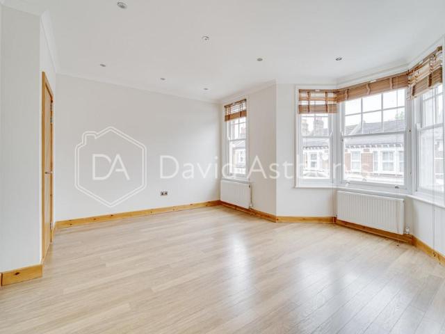 Raleigh Road, Harringay, London 2 bed apartment to rent £2,550 pcm £588 pw