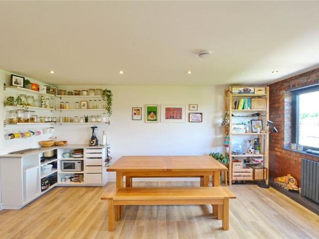 Raleigh Road, Southville, Bristol. 3 bed apartment to rent £2,200 pcm £508 pw