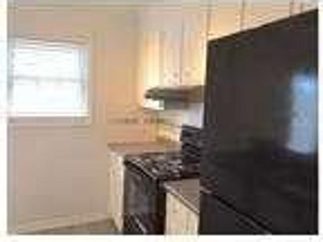 Raleigh, 2 bed, 1.50 bath for rent. Offstreet parking!