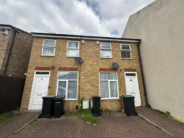 Raphael Road, Gravesend DA12, 2 bed semi detached house to rent, £1,350 pcm | PrimeLocation