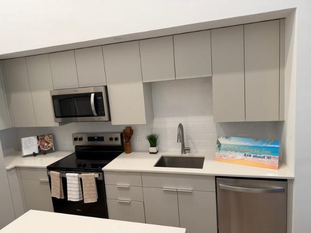 Rapid Approval Condo 1 BR 1 bath Low move in cost