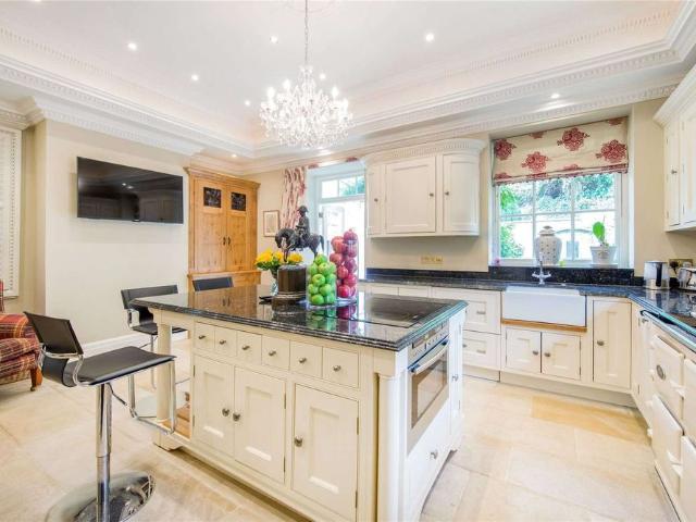 Rare opportunity to rent an individual house with private garden, parking and garage set within 50 acres of stunning communal grounds and gardens