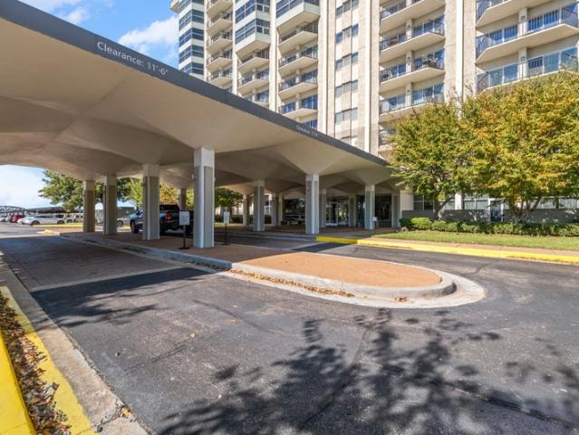 Rare Downtown Memphis 1BR Condo with Private Yard