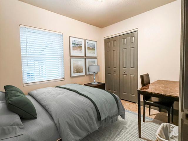 RARE Find Modern and Comfortable Town N Country Home. Don't Miss Out