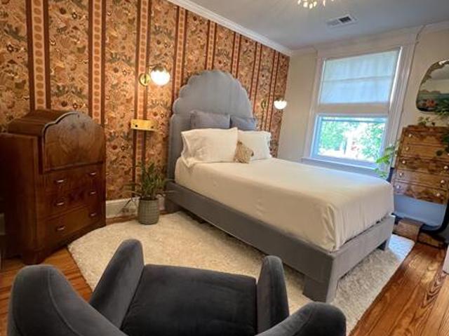 Rare Gem Private Room in Exceptional Georgetown Townhouse w/ Lg Backyard