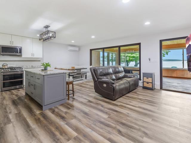 Rare green lake lake home for long term rent! Bring your fishing boat!