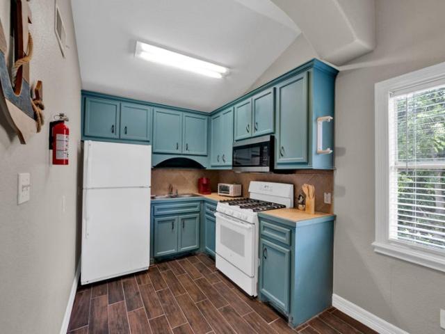Rare 2‑Room Home | Own Private Bath, Desk + TV, L