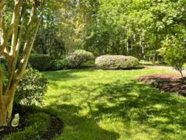 RareGorgeous 1 bed on 3.8 acres creek view