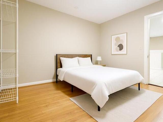 Rarely Available Near Candler Ave Bus Stop & I 20 No Move In Fee, Free Fast Wi Fi $, Monthly Cleaning, Bus Stop 3 Min, Quiet Neighborhood, + Friendly Padmates Wendy's 3 min away