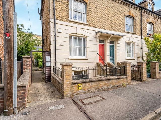 Rarely available one bedroom house with courtyard garden in central Jericho