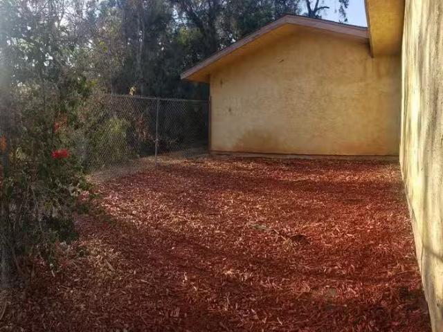 Rarely available duplex with garage in La. Apartments in La.