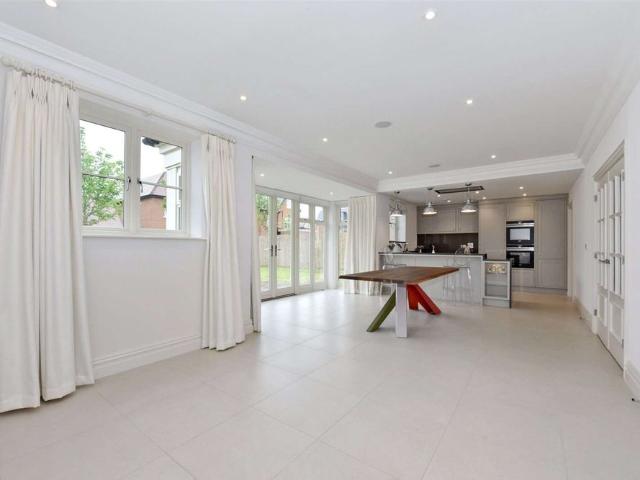 Rarely available detached property set on the attractive Taplow Riverside development. A modern home with stylish décor, garden, off road parking and double garage