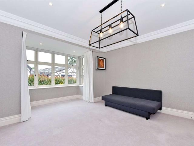 Rarely available detached property set on the attractive Taplow Riverside development. A modern home with stylish décor, garden, off road parking and double garage