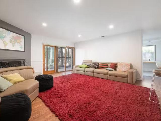 Rarely available gem now available in Bank. Apartments in Sa.