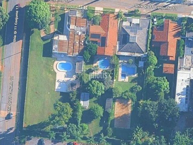 RARIDADE ABSOLUTA NA SHIS QI 11 | TERRENO ESPECIAL DE ESQUINA COM 2.400m² DE ÁREA TOTAL