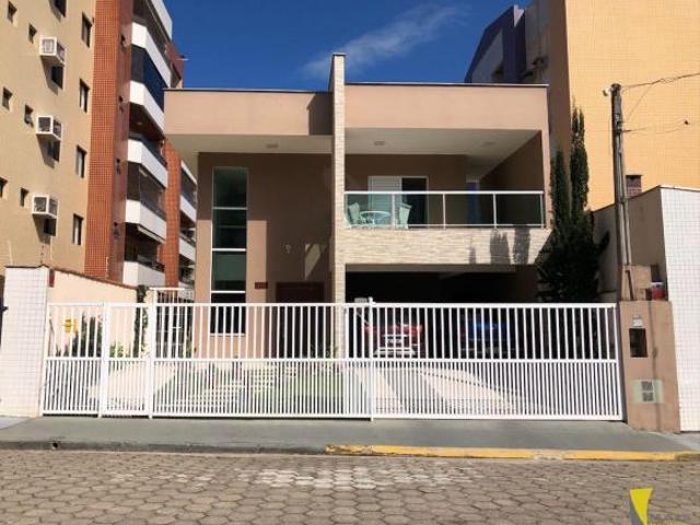 Raridade! Casa com Vista Mar, 3 Suítes à 100m da Orla, no lugar mais Nobre da Praia Grande!