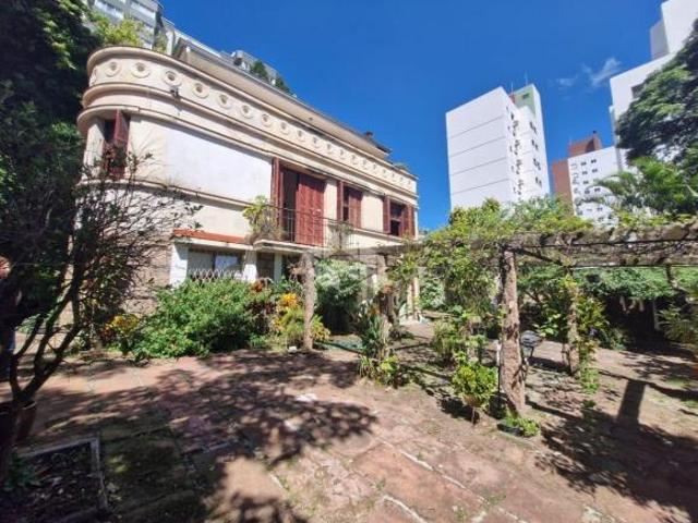 Raridade em Petropolis. Casa em terreno com 880m2