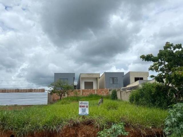 Raridade no Portal das Acácias: Lote de 360m² em Localização Privilegiada