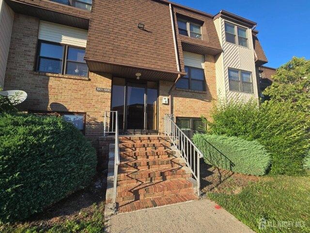 Raspberry Ct, Edison, Condo For Sale