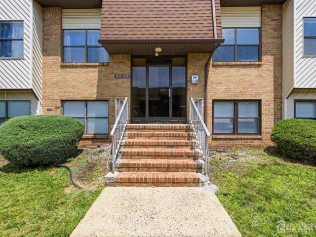 Raspberry Ct, Edison, Condo For Sale