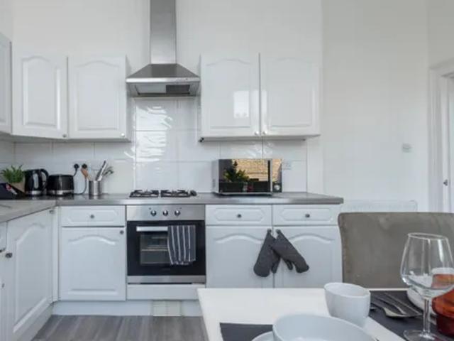 Rattray Road, London, SW2 1AZ, United Kingdom | 3 bed apartment for rent #166319133 | Rentberry