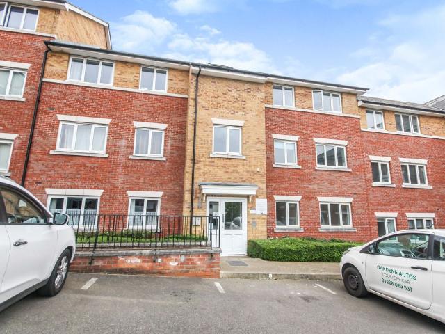 Ratcliffe Court, Colchester CO4, 2 bed flat to rent, £1,000 pcm | PrimeLocation
