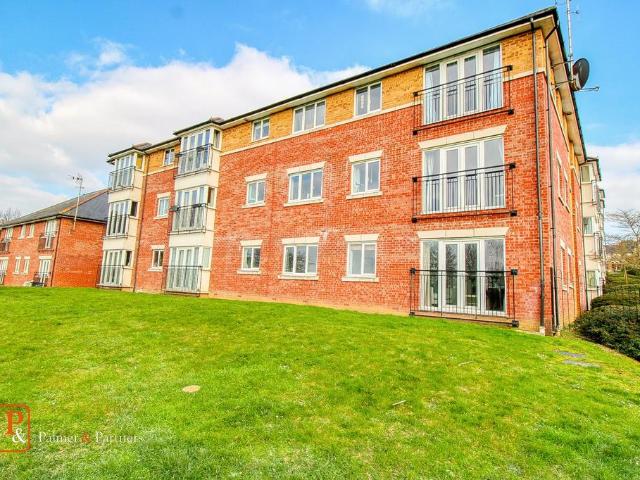 Ratcliffe Court, Colchester, Essex, CO4 2 bed apartment to rent £1,000 pcm £231 pw
