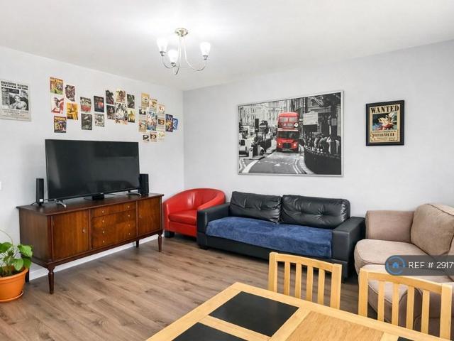 Rathbone Court, Coventry, CV6 2 bed flat to rent £1,050 pcm £242 pw