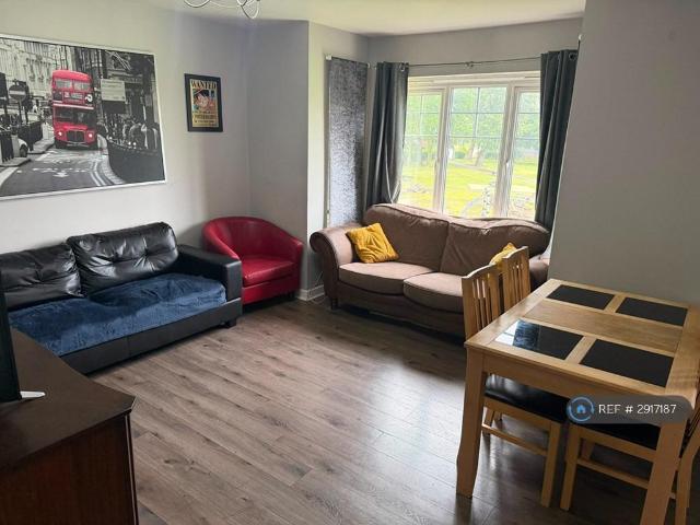 Rathbone Court, Coventry, CV6 2 bed flat to rent £1,050 pcm £242 pw