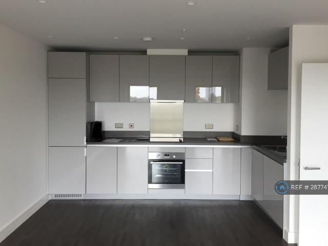 Rathbone Market, London, E16 2 bed flat to rent £2,250 pcm £519 pw