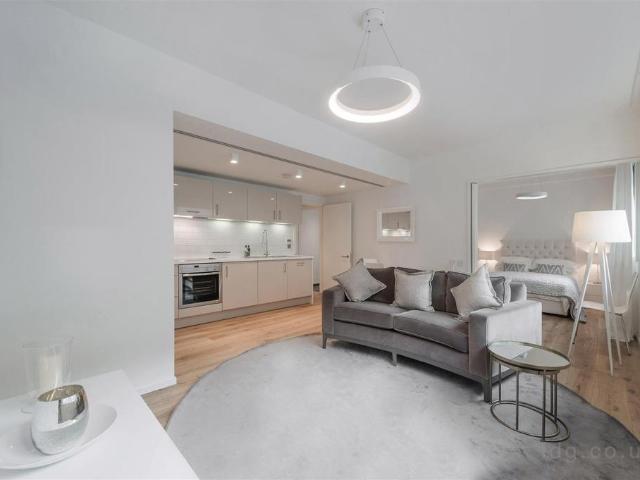 Rathbone Place, London W1T 1 bed apartment to rent £2,747 pcm £634 pw