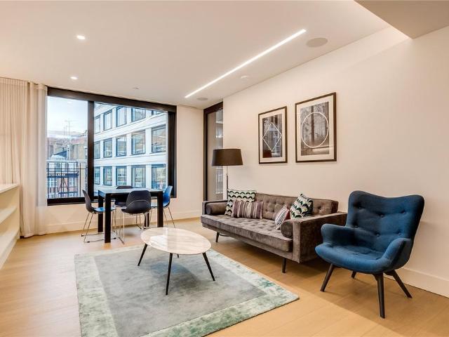 Rathbone Place, London, W1T 1 bed apartment to rent £5,200 pcm £1,200 pw