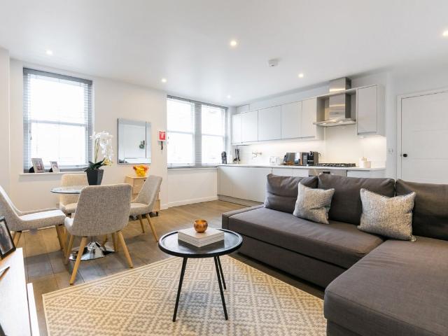 Rathbone Place, London W1T, 1 bed flat to rent, £8,493 pcm | PrimeLocation