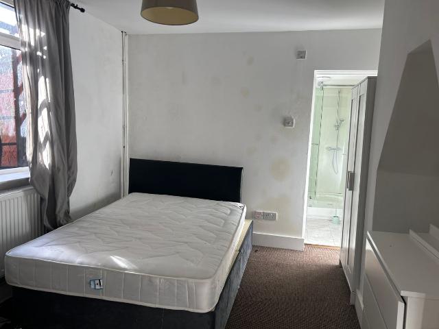 Rathbone Road, Liverpool L15, Room to rent, £575 pcm | PrimeLocation