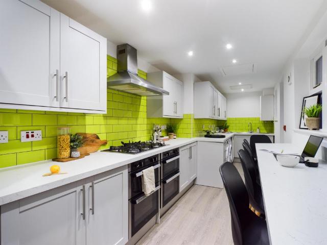 Raveley Avenue, Manchester M14 6 bed semi detached house to rent £3,250 pcm £750 pw