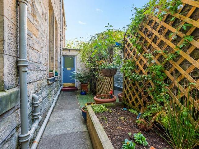 Ravelston Park, Ravelston, Edinburgh. 1 bed flat to rent £1,295 pcm £299 pw