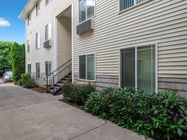 Raven Apartments 2 Bedroom Apartment for Rent at 340 Se 148th Ave, Portland, OR 97233 Glenfair