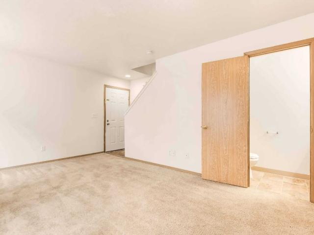 Raven Apartments 2 Bedroom Apartment for Rent at 340 Se 148th Ave, Portland, OR 97233 Glenfair