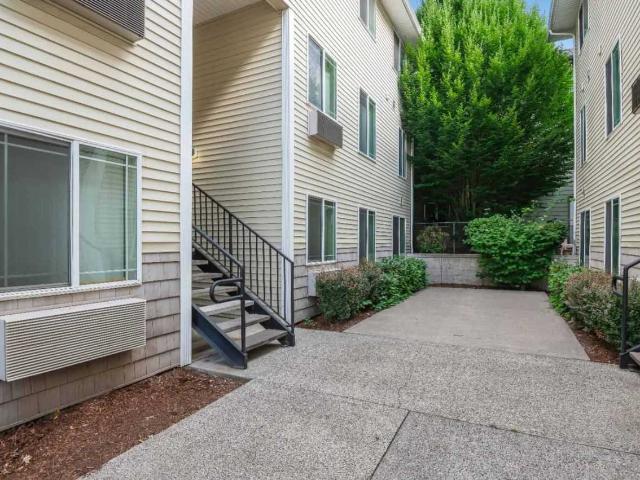 Raven Apartments 2 Bedroom Apartment for Rent at 340 Se 148th Ave, Portland, OR 97233 Glenfair