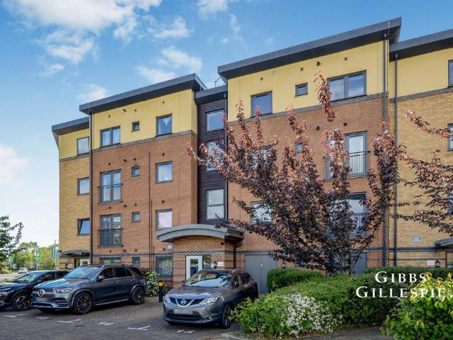 Raven Close, Watford, Hertfordshire. 2 bed flat to rent £1,675 pcm £387 pw