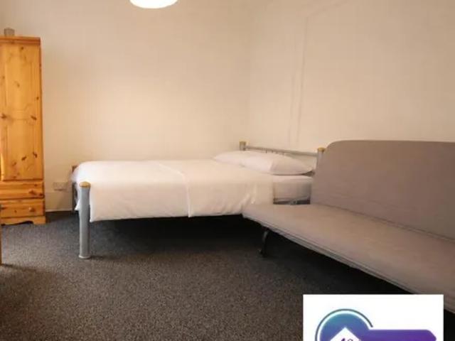 Raven Records Alcohol Free Bar, 24 Camden Road, London, NW1 9DP, United Kingdom | 1 bed house for rent #124158680 | Rentberry