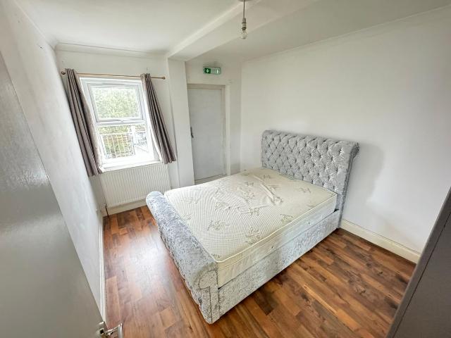 Raven Row, London E1, 1 bed flat to rent, £1,800 pcm | PrimeLocation