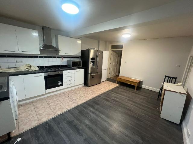 Raven Row, London E1, 2 bed flat to rent, £2,100 pcm | PrimeLocation