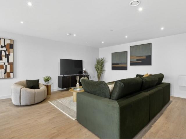 Raven Row, London E1 2 bed flat to rent £3,300 pcm £762 pw