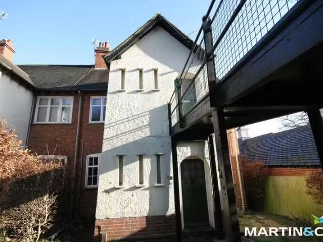 Ravenhurst Road, Harborne, B17 2 bed ground floor maisonette f.