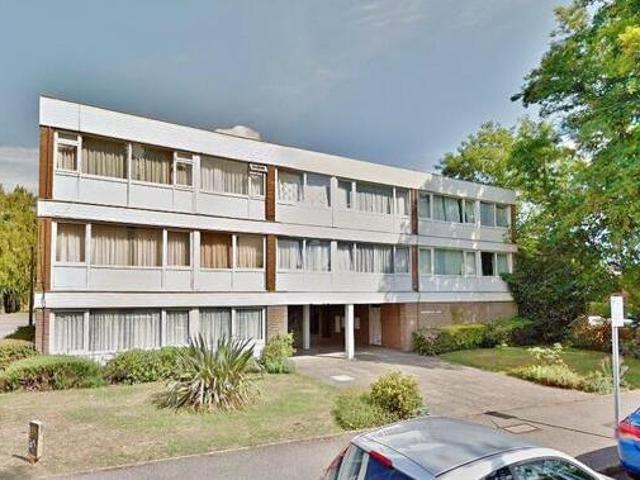 Ravenswood Court, Woking, 2 Bedroom Apartment
