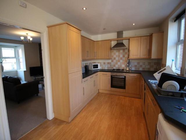Ravenswood CR0, 1 bed flat to rent, £1,250 pcm | PrimeLocation