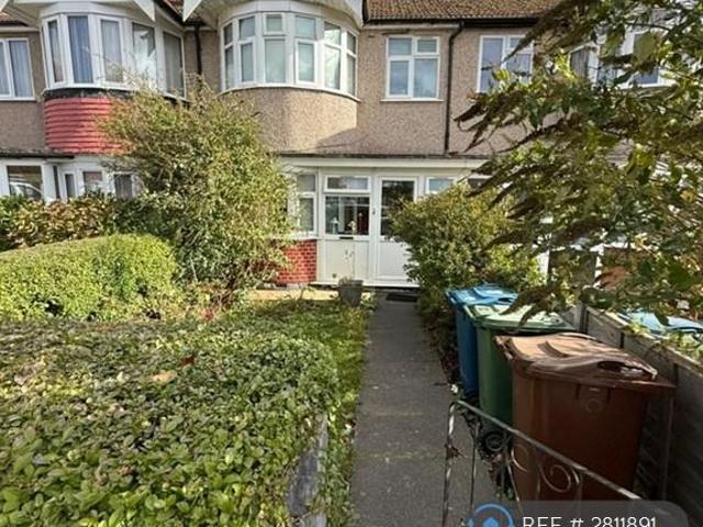 Ravenswood Crescent, Harrow, HA2 3 bed terraced house to rent £2,350 pcm £542 pw