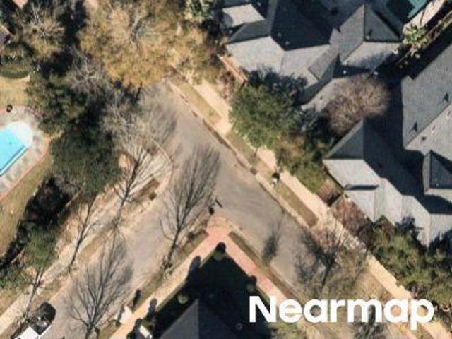 Ravenswood Ln