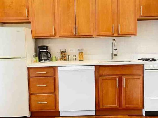 Ravenswood Vista Studio Apartment for Rent at 4440 N Wolcott Ave, Chicago, IL 60640 Lincoln Square